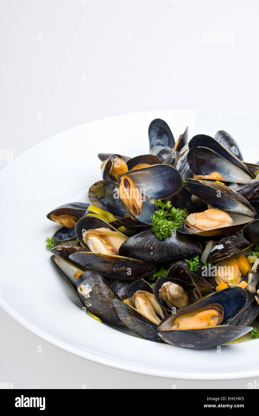 Open mussels hi-res stock photography and images - Alamy