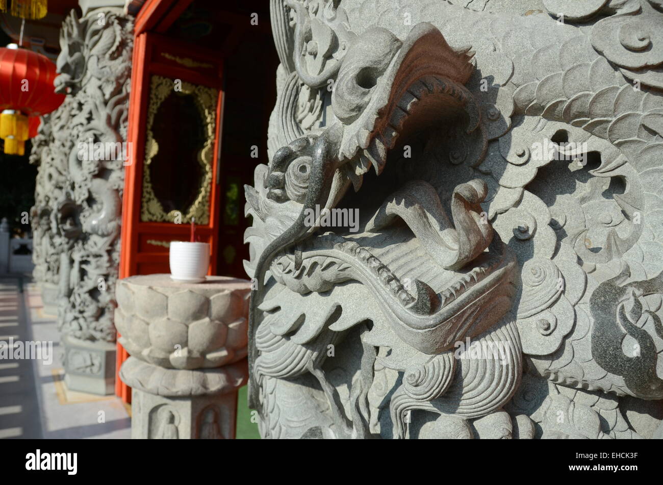 Chinese dragon on temple wall hi-res stock photography and images - Alamy