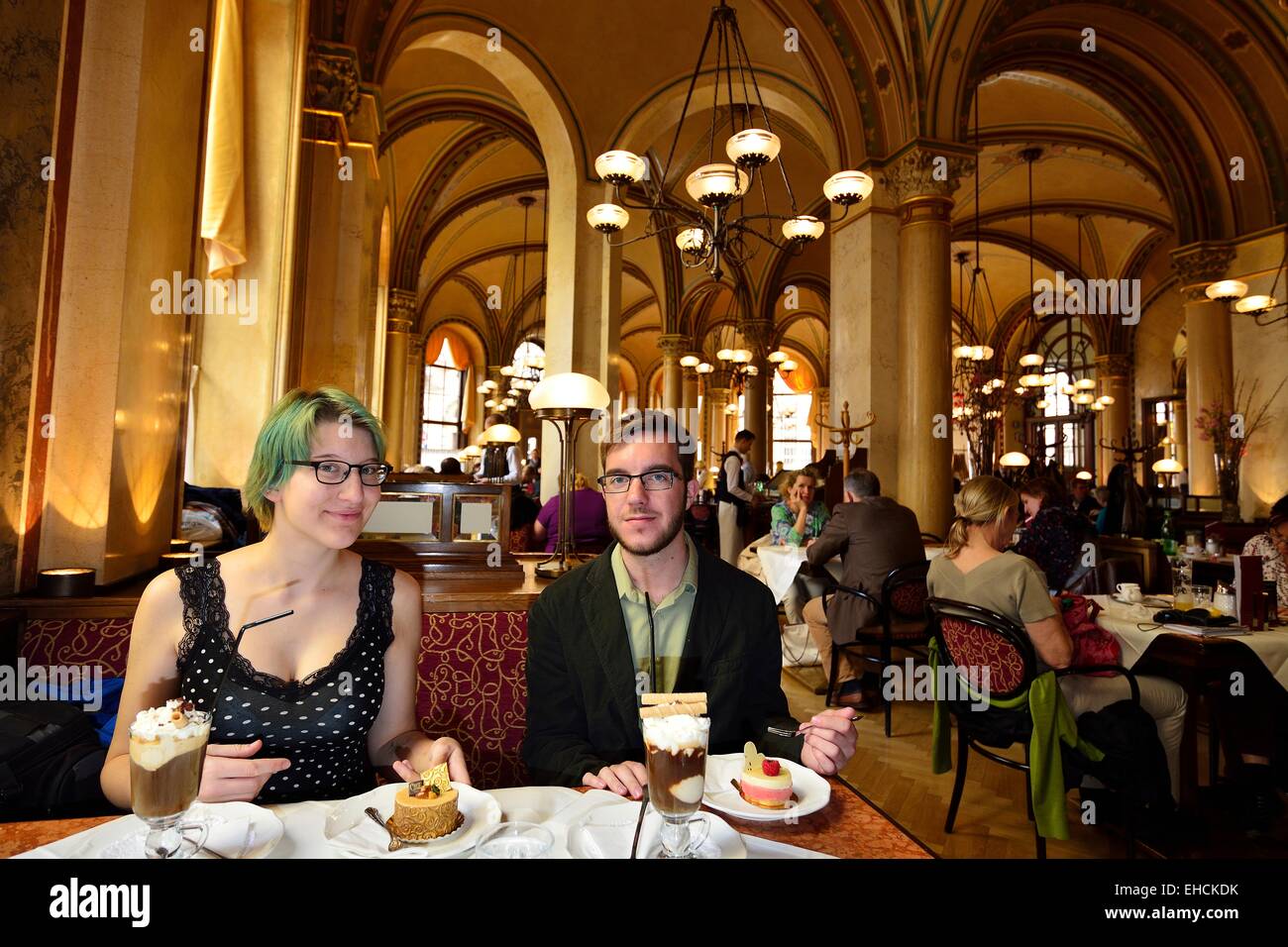 People sitting table cafe hi-res stock photography and images - Alamy