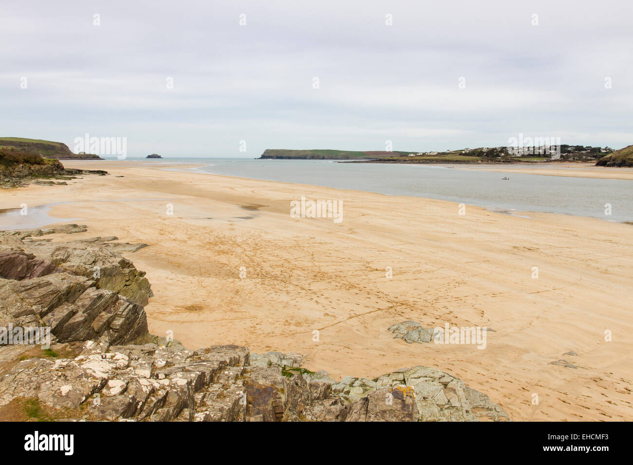 The mouth of the River Camel estuary with Trebetherick Point at low ...