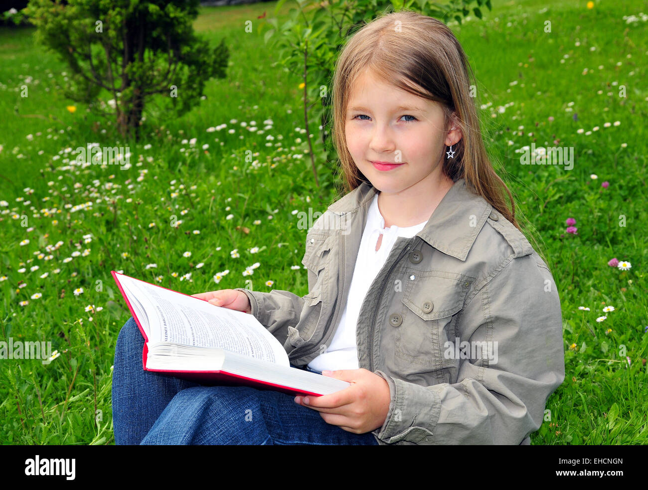 Child reading book Stock Photo - Alamy