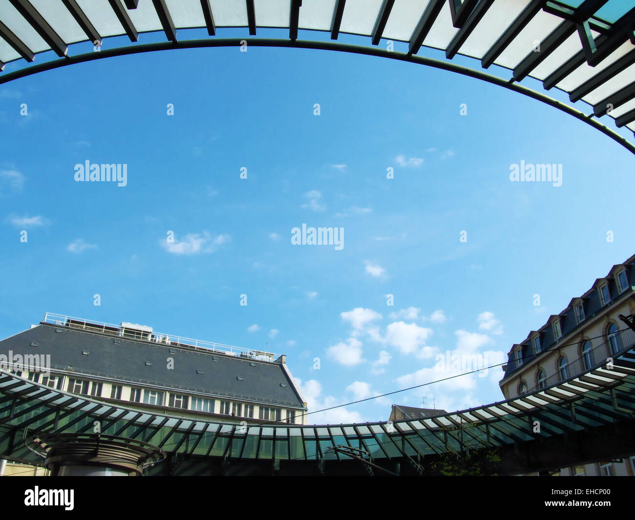 Bus stop france hi-res stock photography and images - Alamy