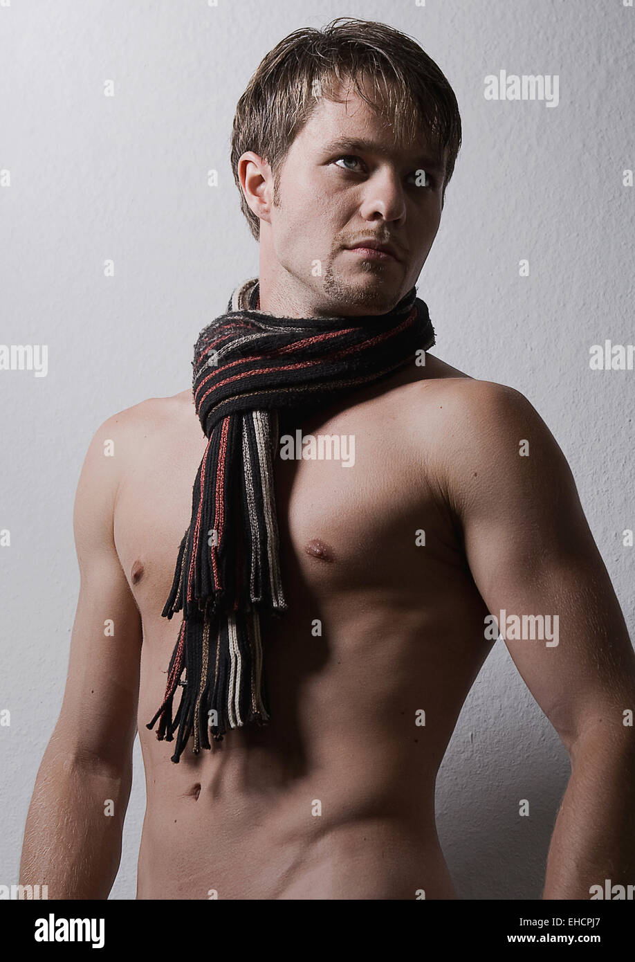 Mann oberkörper muskeln hi-res stock photography and images - Alamy