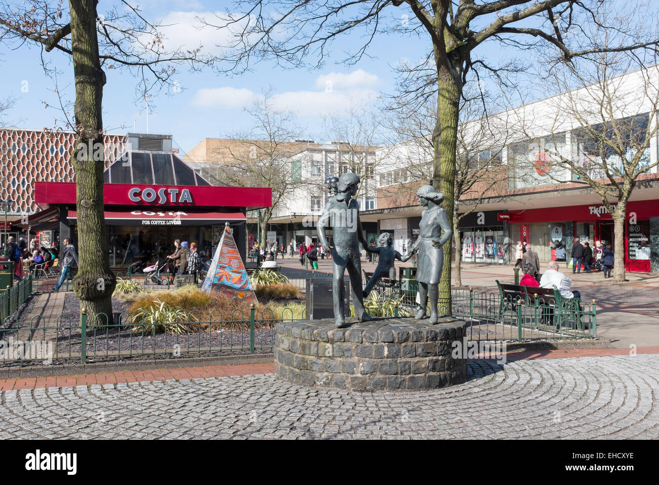 Shops and Costa Coffee building in Mell Square, Solihull Stock Photo ...