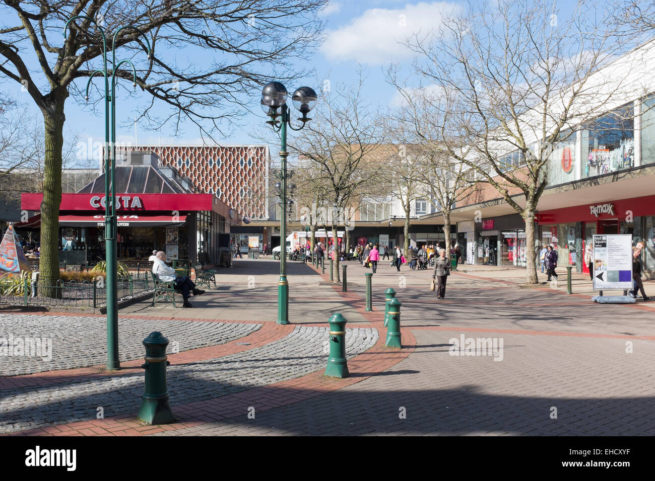 Shops and Costa Coffee building in Mell Square, Solihull Stock Photo ...