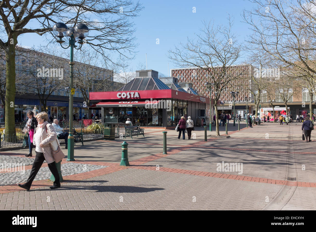 Shops and Costa Coffee building in Mell Square, Solihull Stock Photo ...