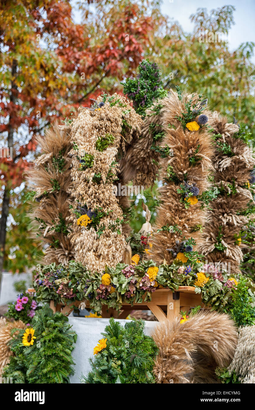 Grain crown hi-res stock photography and images - Alamy