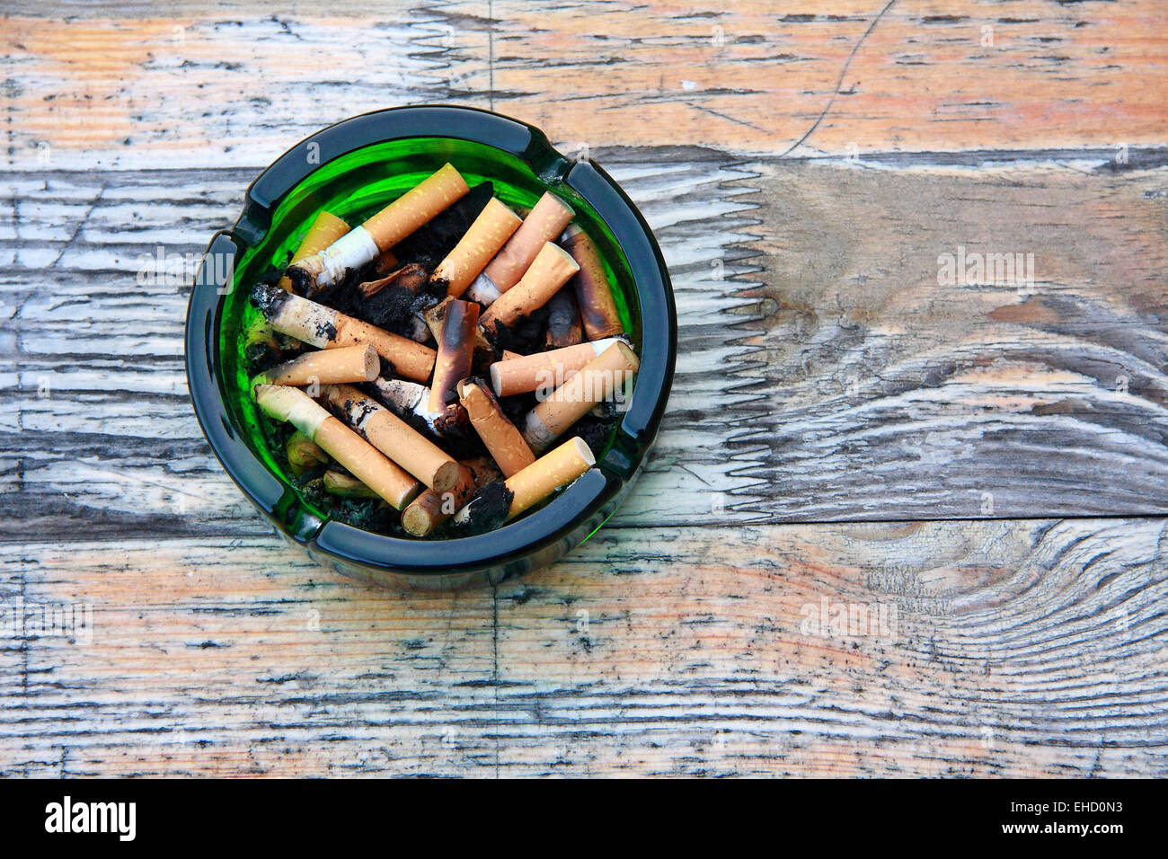 Full ashtray hi-res stock photography and images - Alamy