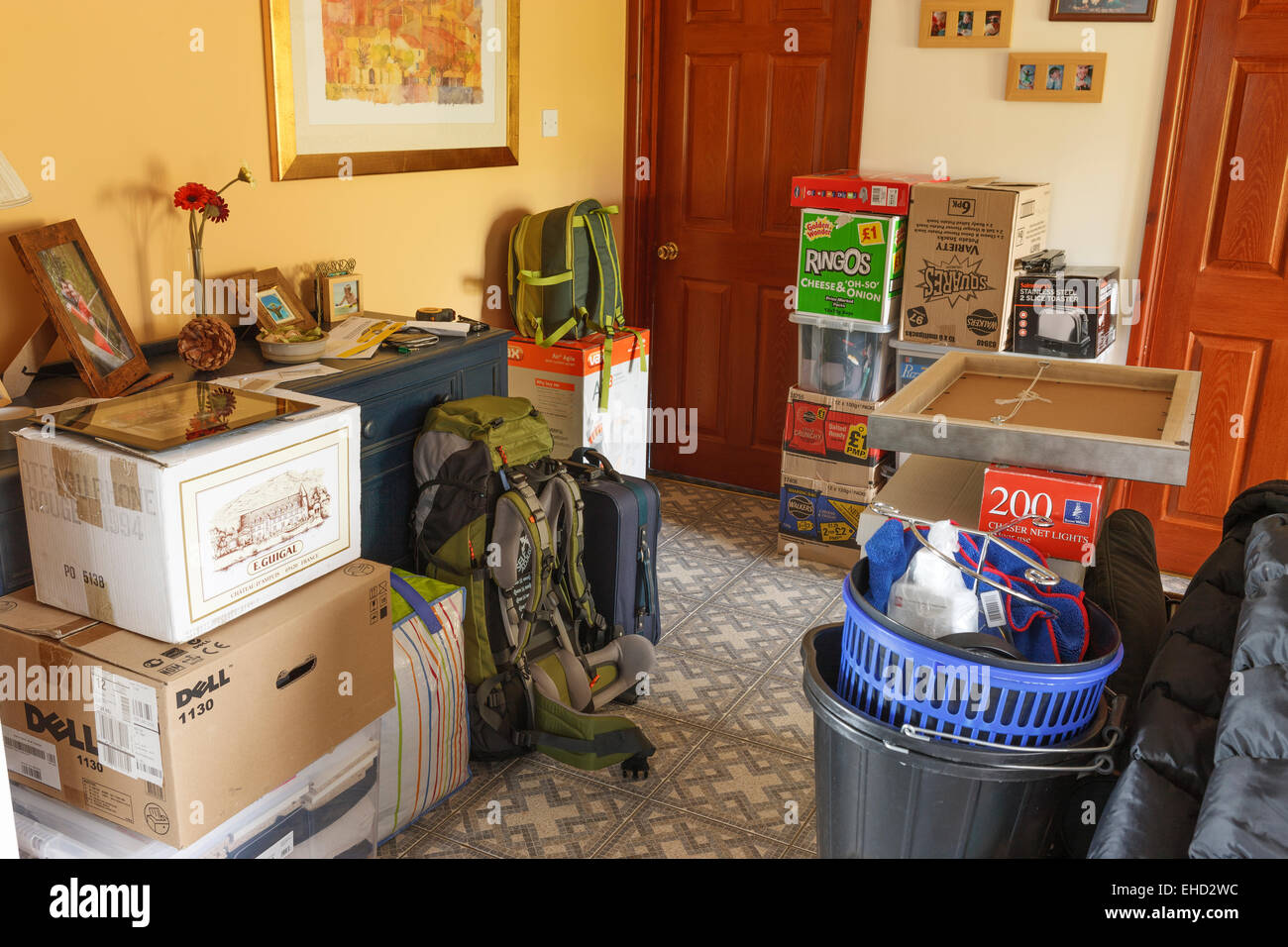 Packed boxes hi-res stock photography and images - Alamy