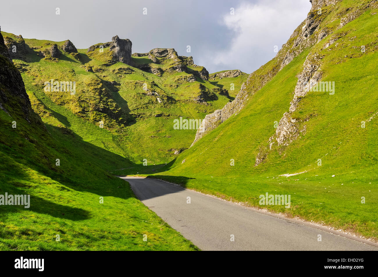 Winnats Pass near Castleton in the Peak District, Derbyshire. A sunny ...