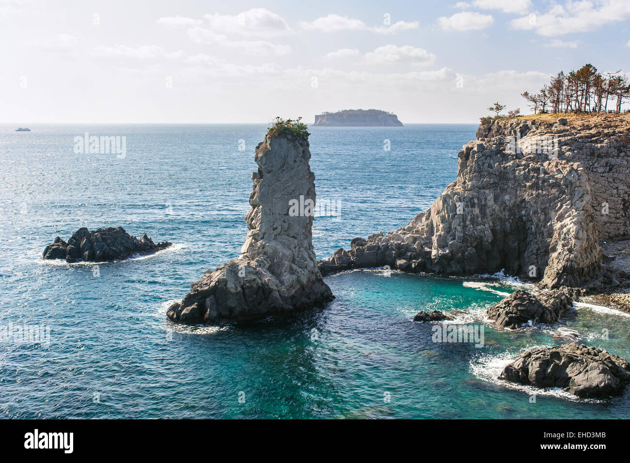 20 meter tall pillar shaped rock hi-res stock photography and images ...