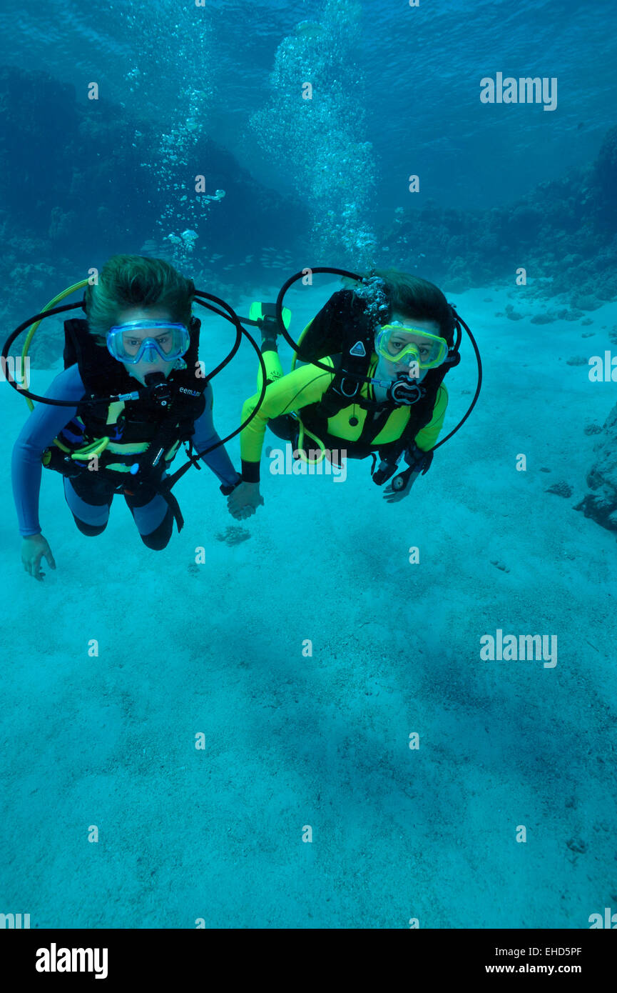 Boy diving underwater his mum hi-res stock photography and images - Alamy