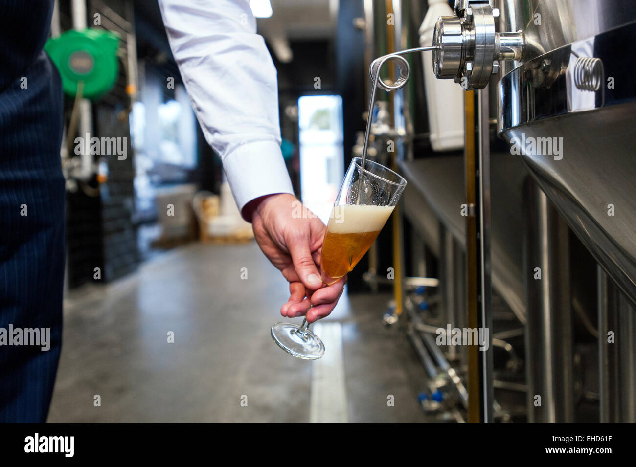 Filling a glass hi-res stock photography and images - Alamy