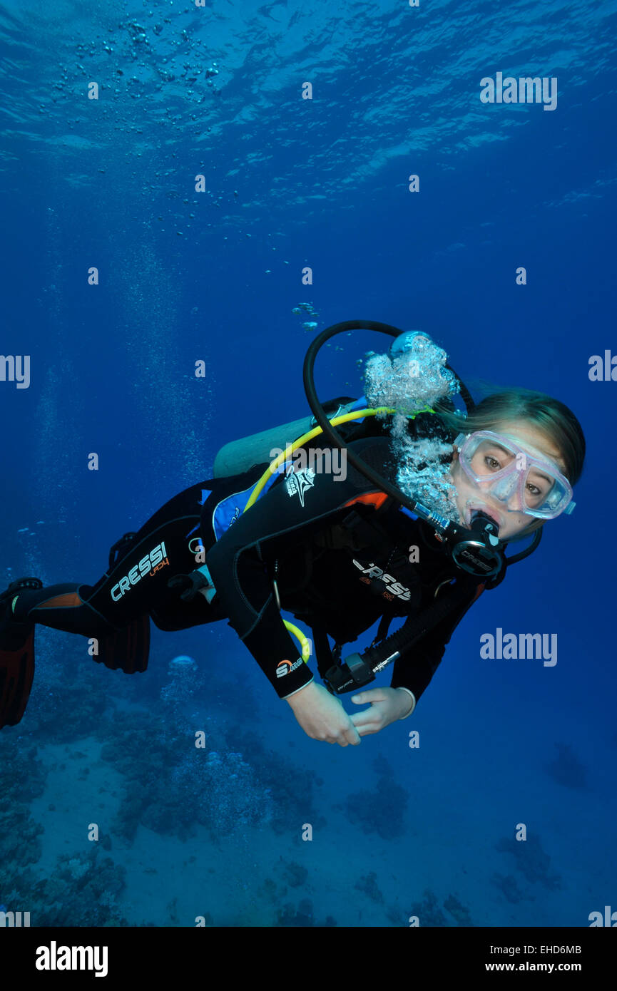 Girl scuba diver hi-res stock photography and images - Alamy