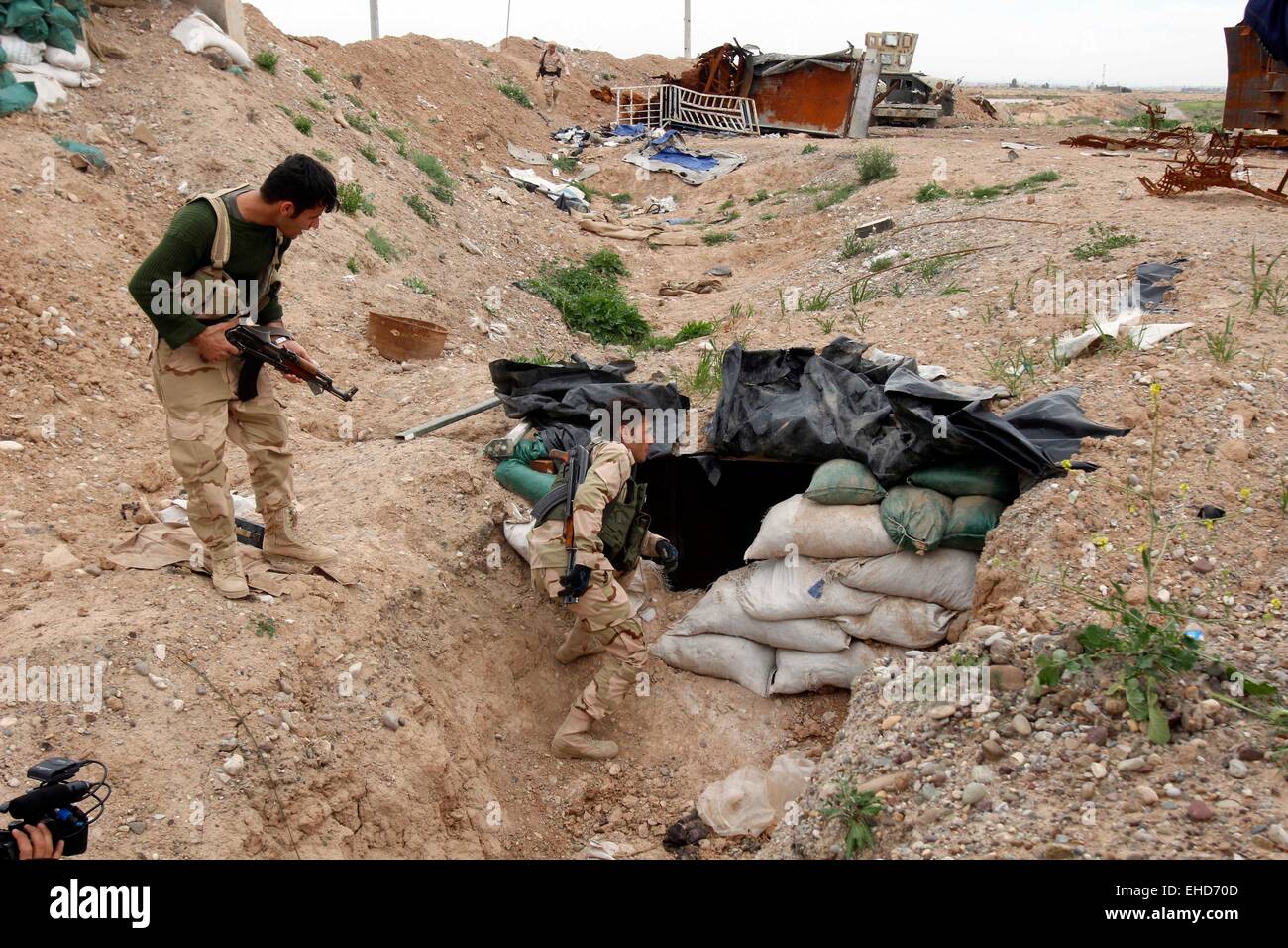 (150312) -- RASHAD, March 12, 2015 (Xinhua) -- Kurdish peshmerga forces ...