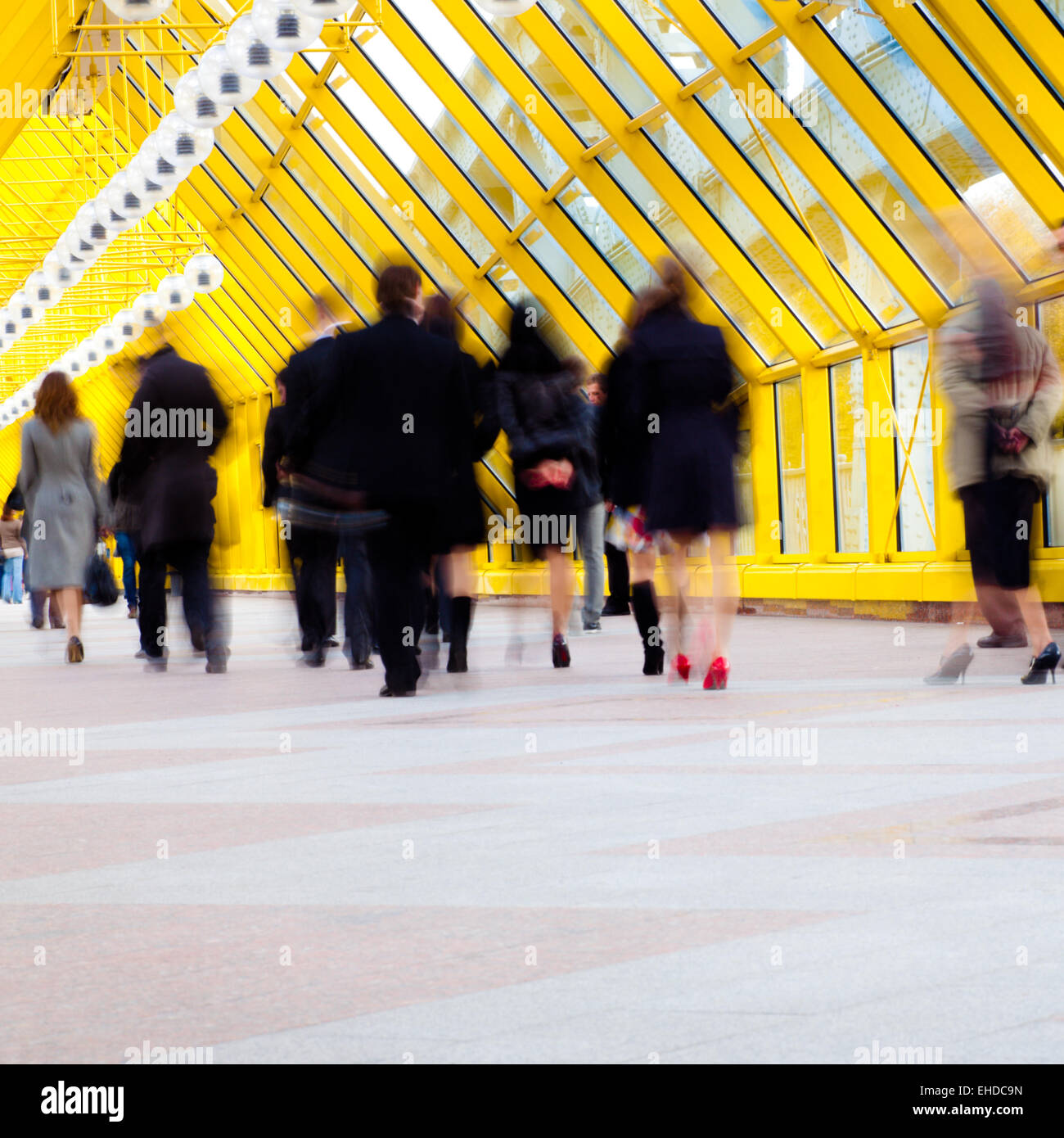Yellow crowd hi-res stock photography and images - Alamy