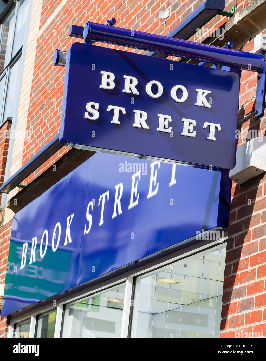 Brook street sign hi-res stock photography and images - Alamy