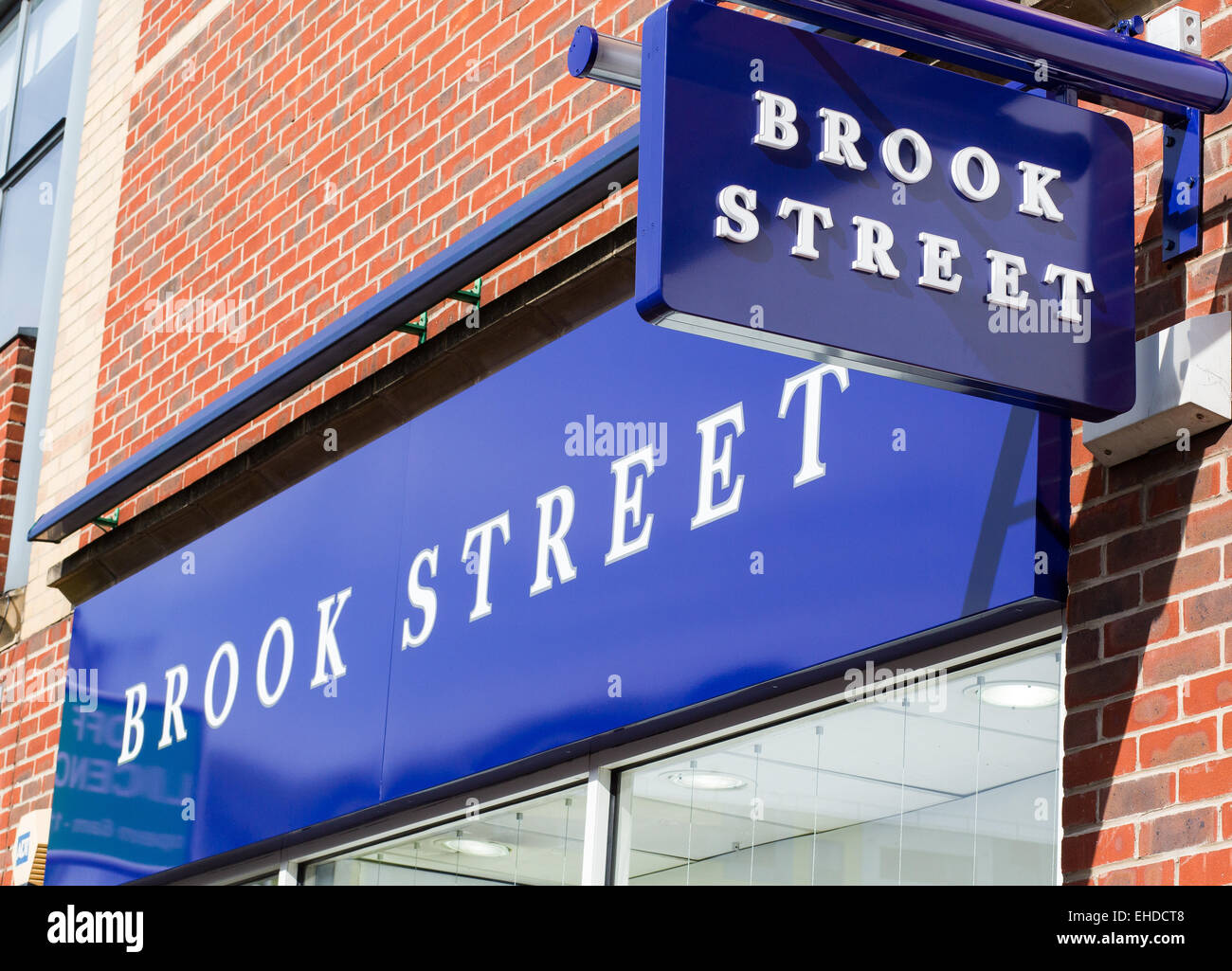 Brook street sign hi-res stock photography and images - Alamy