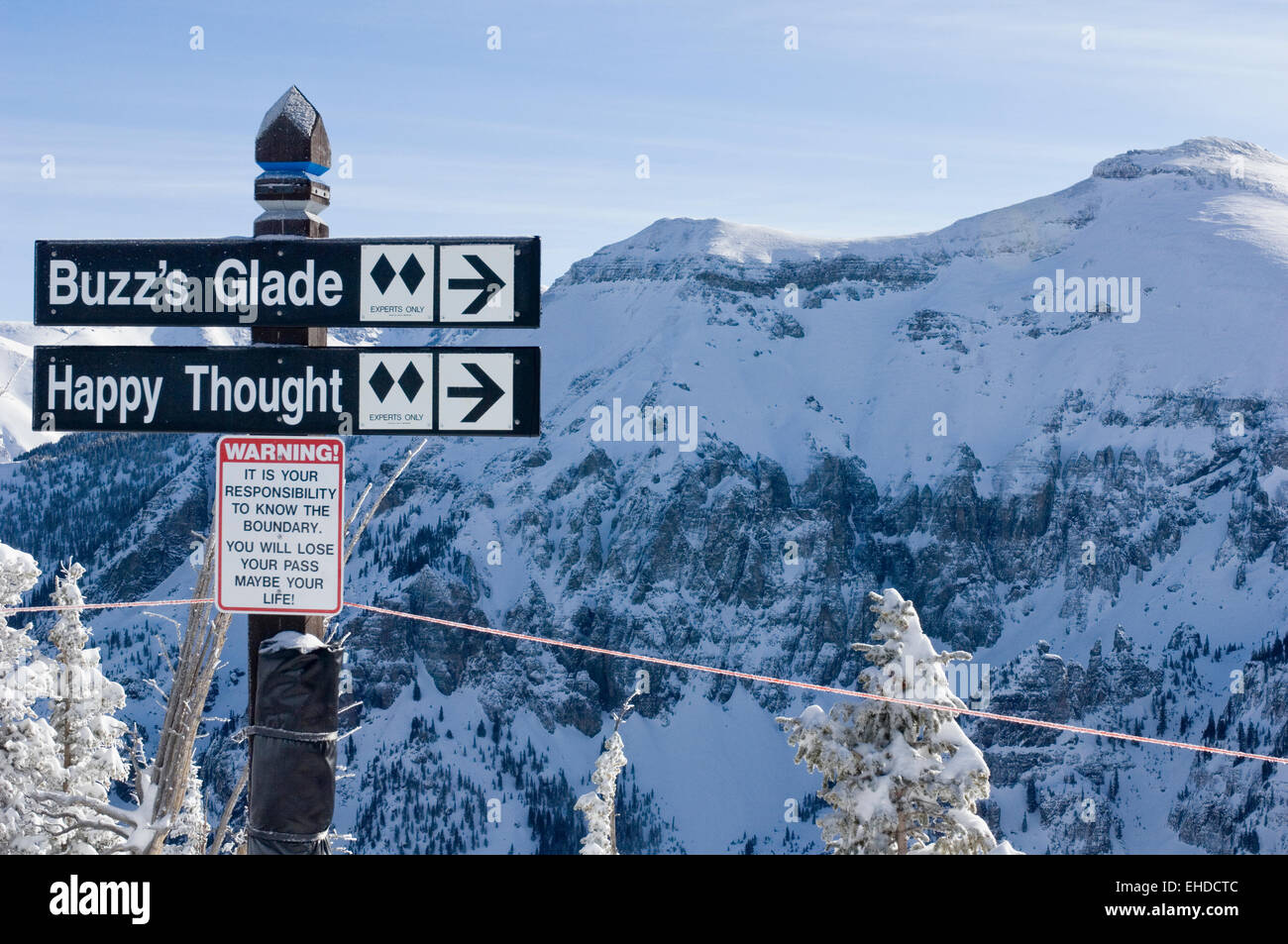 Piste marker sign hi-res stock photography and images - Alamy