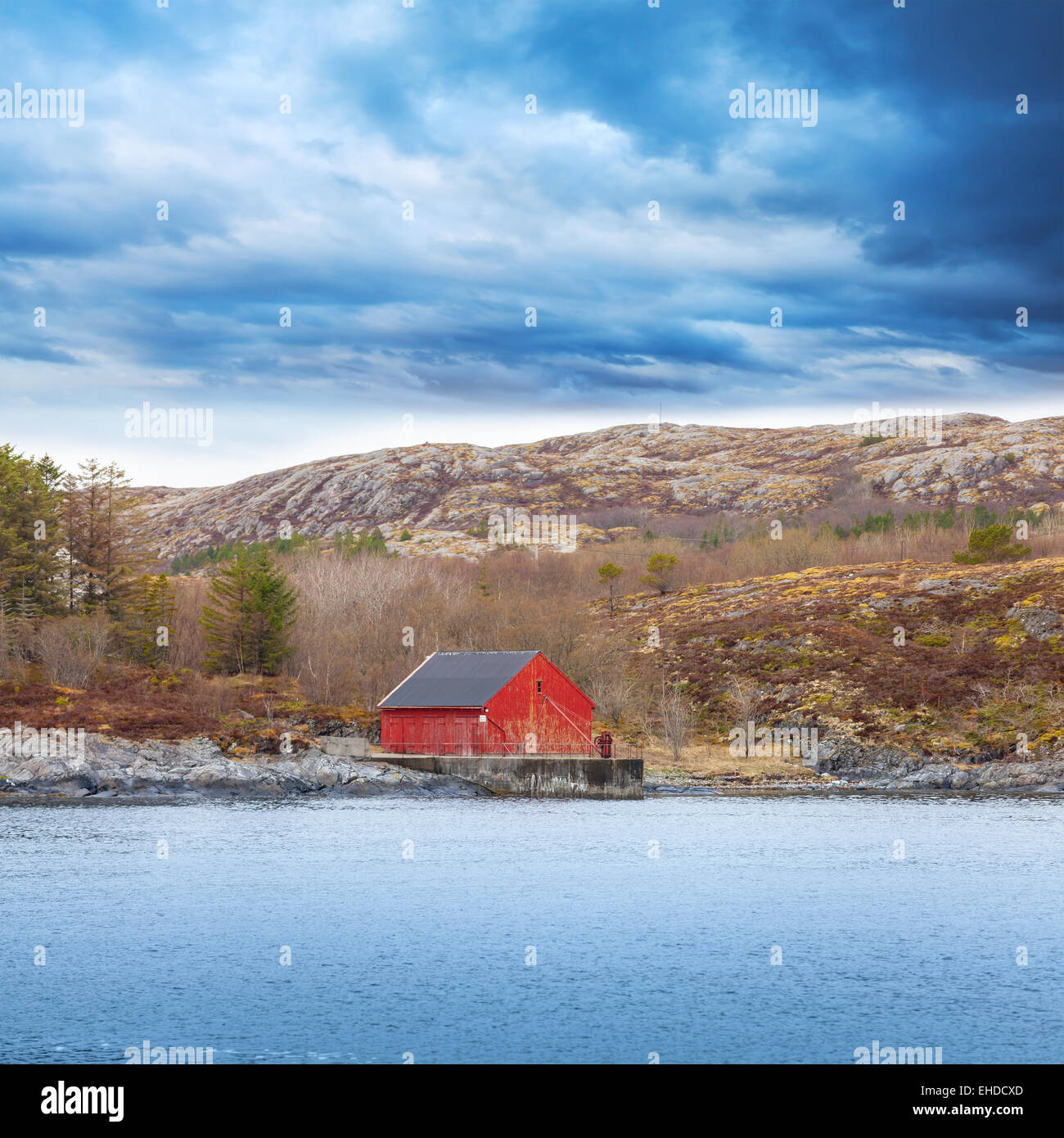 Traditional norwegian boat house hi-res stock photography and images ...
