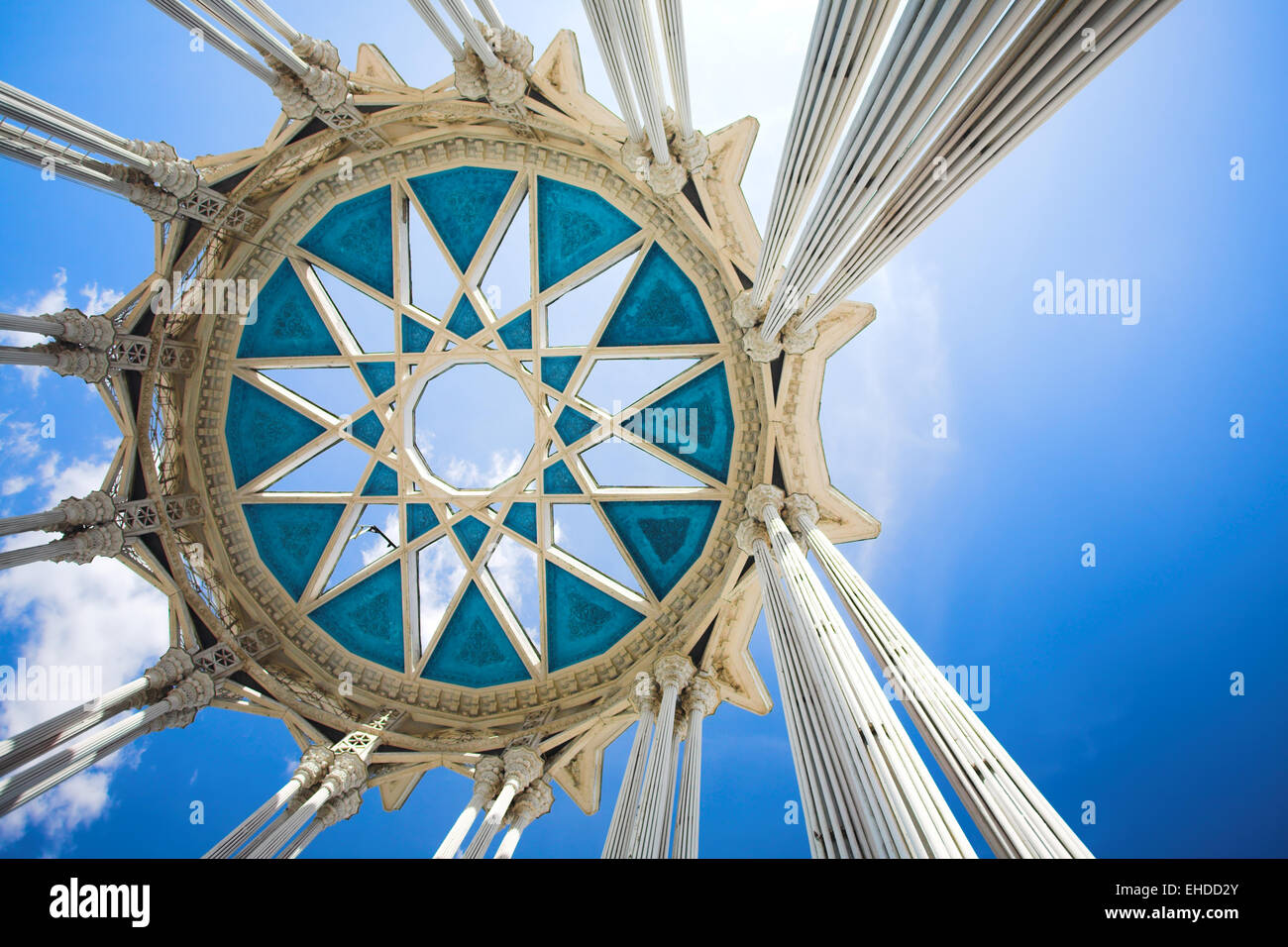columns and circle on top Stock Photo - Alamy