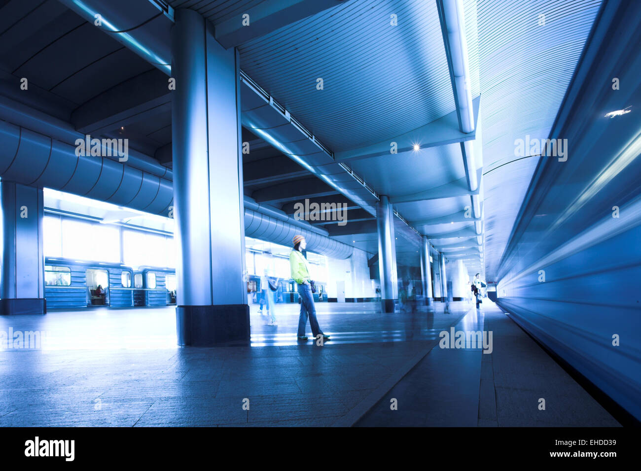Elevated blue line train hi-res stock photography and images - Alamy
