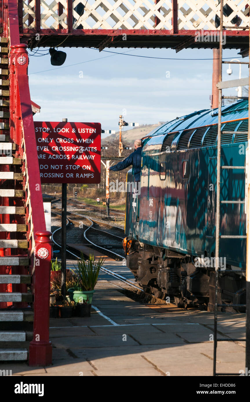 Uk train station station 1970s High Resolution Stock Photography and ...