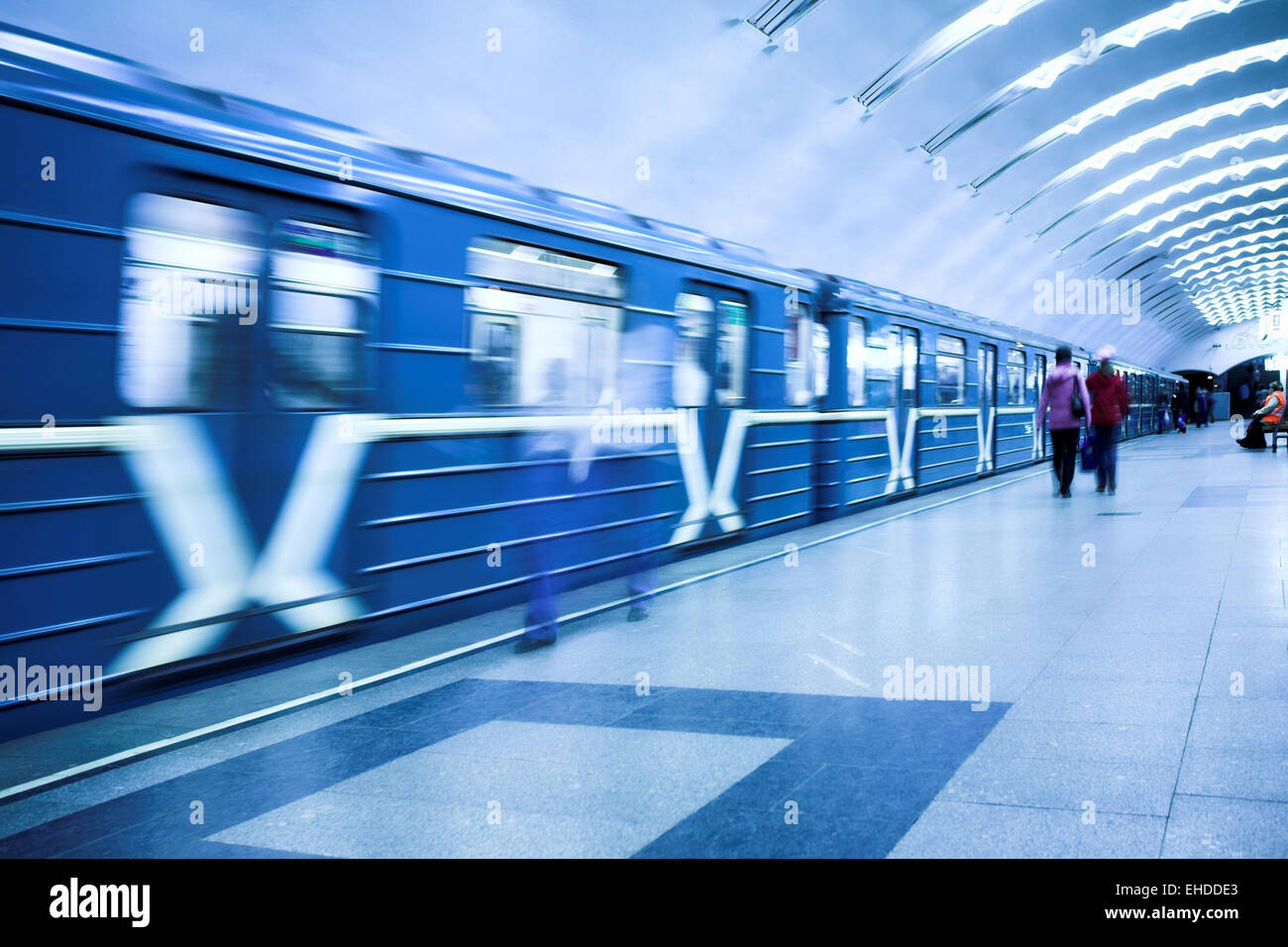 Train waiting in platform hi-res stock photography and images - Alamy