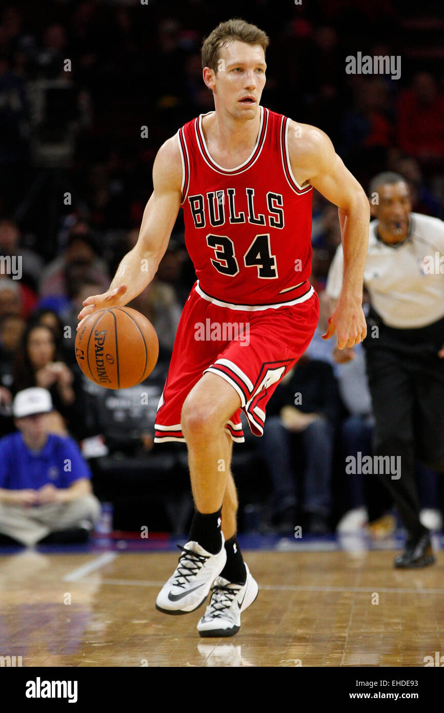 Overtime. 11th Mar, 2015. Chicago Bulls forward Mike Dunleavy (34) in ...