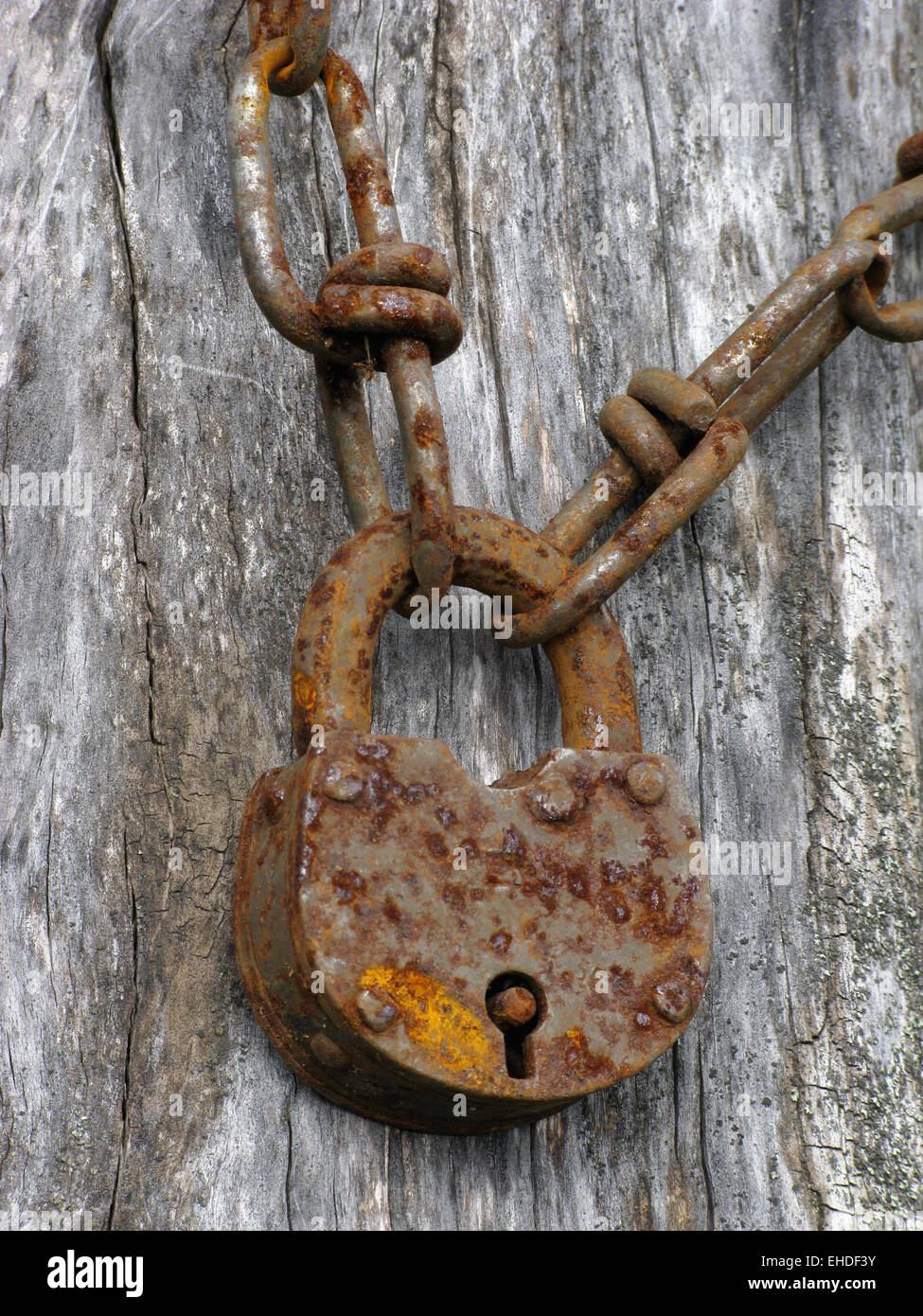 Closeup of an old padlock and rusty chain Stock Photo - Alamy