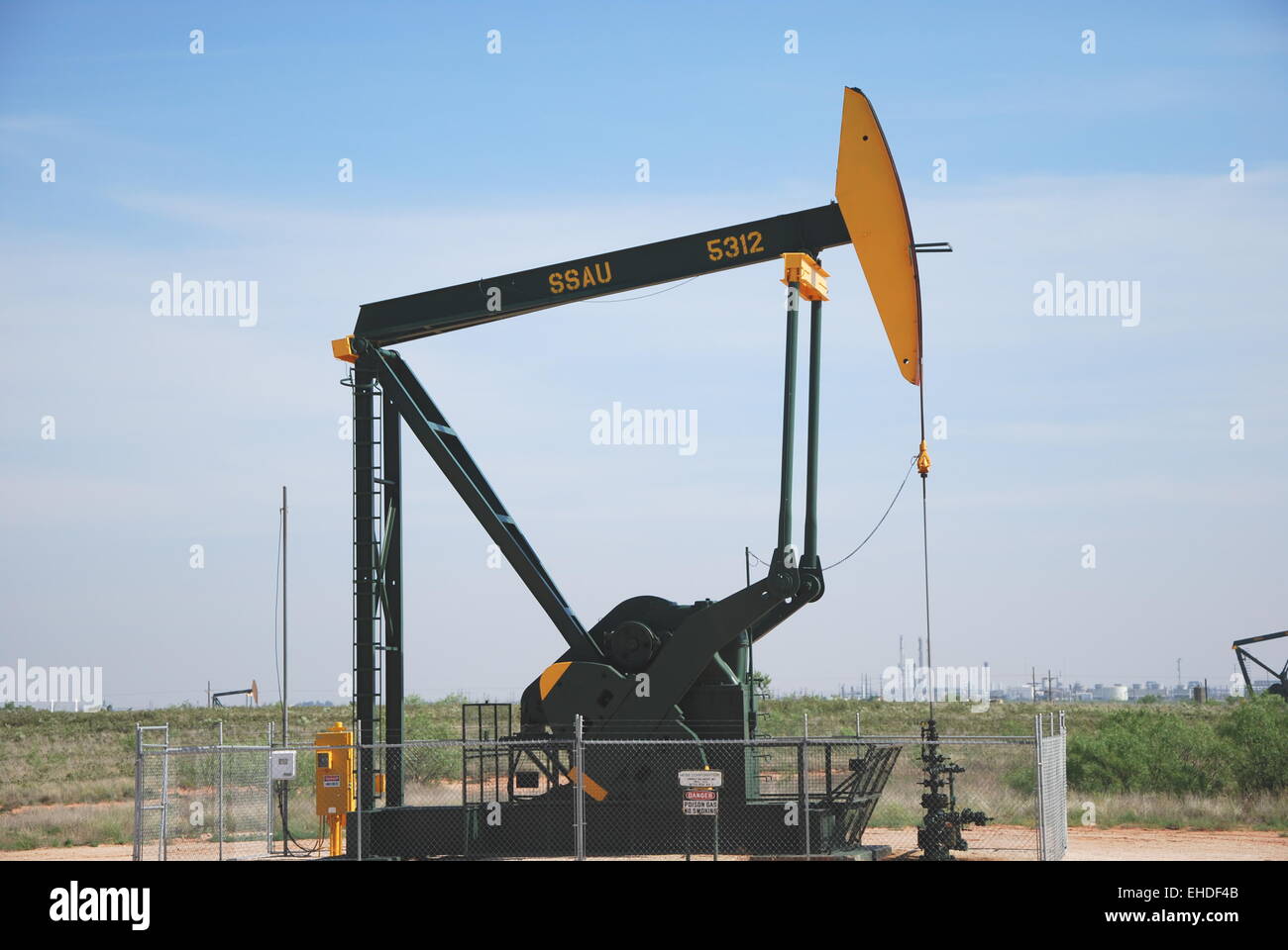 Oil_pump hi-res stock photography and images - Alamy