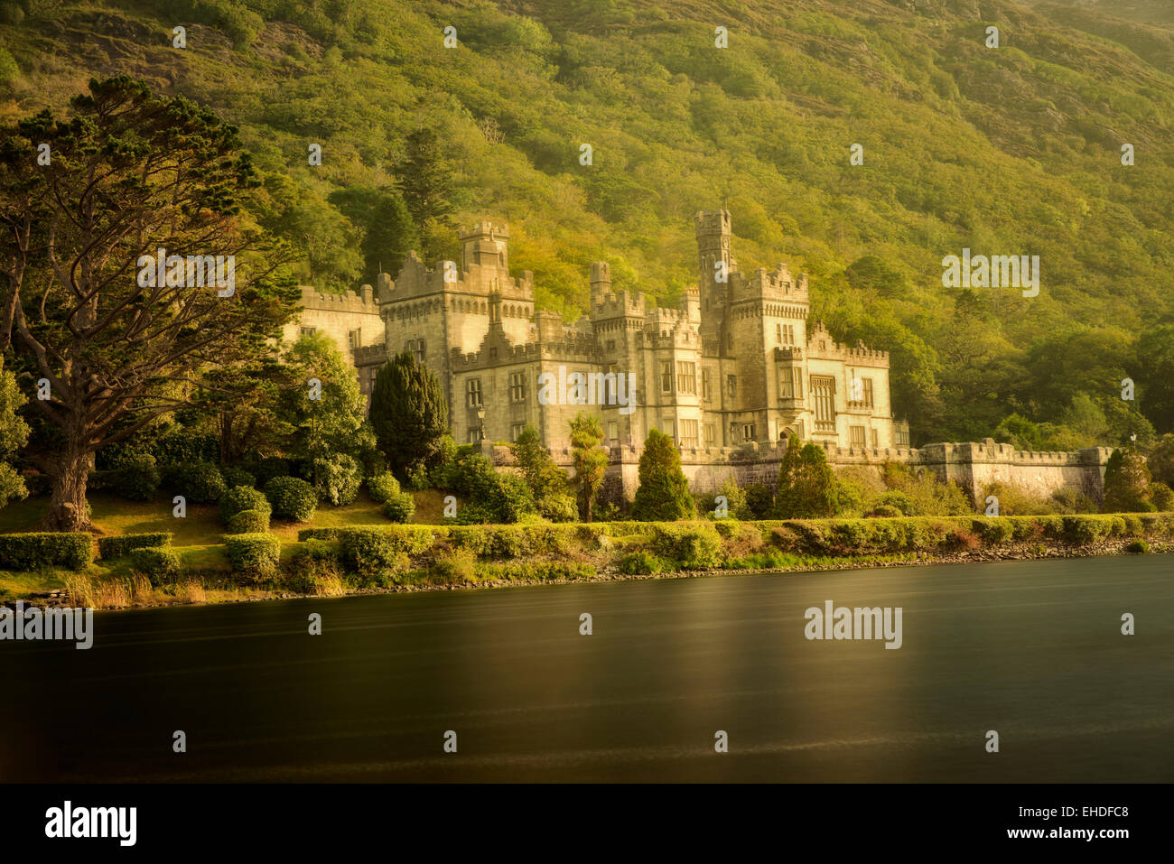 Kylemore Abbey, and lake. Connemara region, Ireland Stock Photo - Alamy