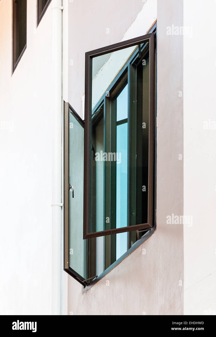 Modern glass window hi-res stock photography and images - Alamy