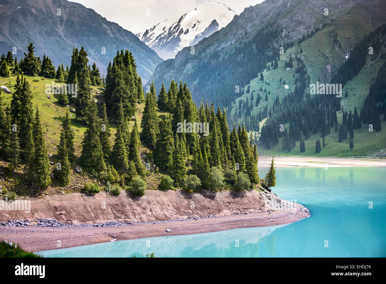 People nature water mountain asia hi-res stock photography and images ...