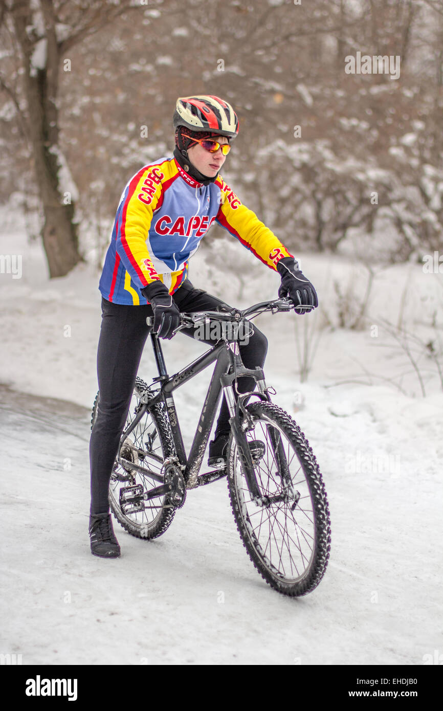 cyclist bicyclist winter cycling Stock Photo - Alamy