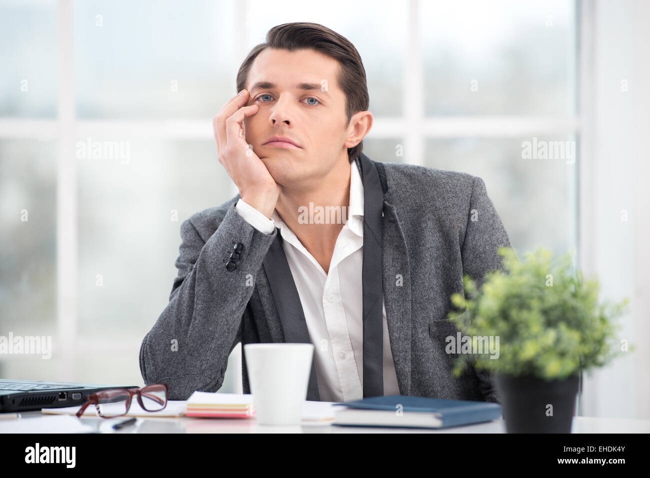 Bored office meeting hi-res stock photography and images - Alamy