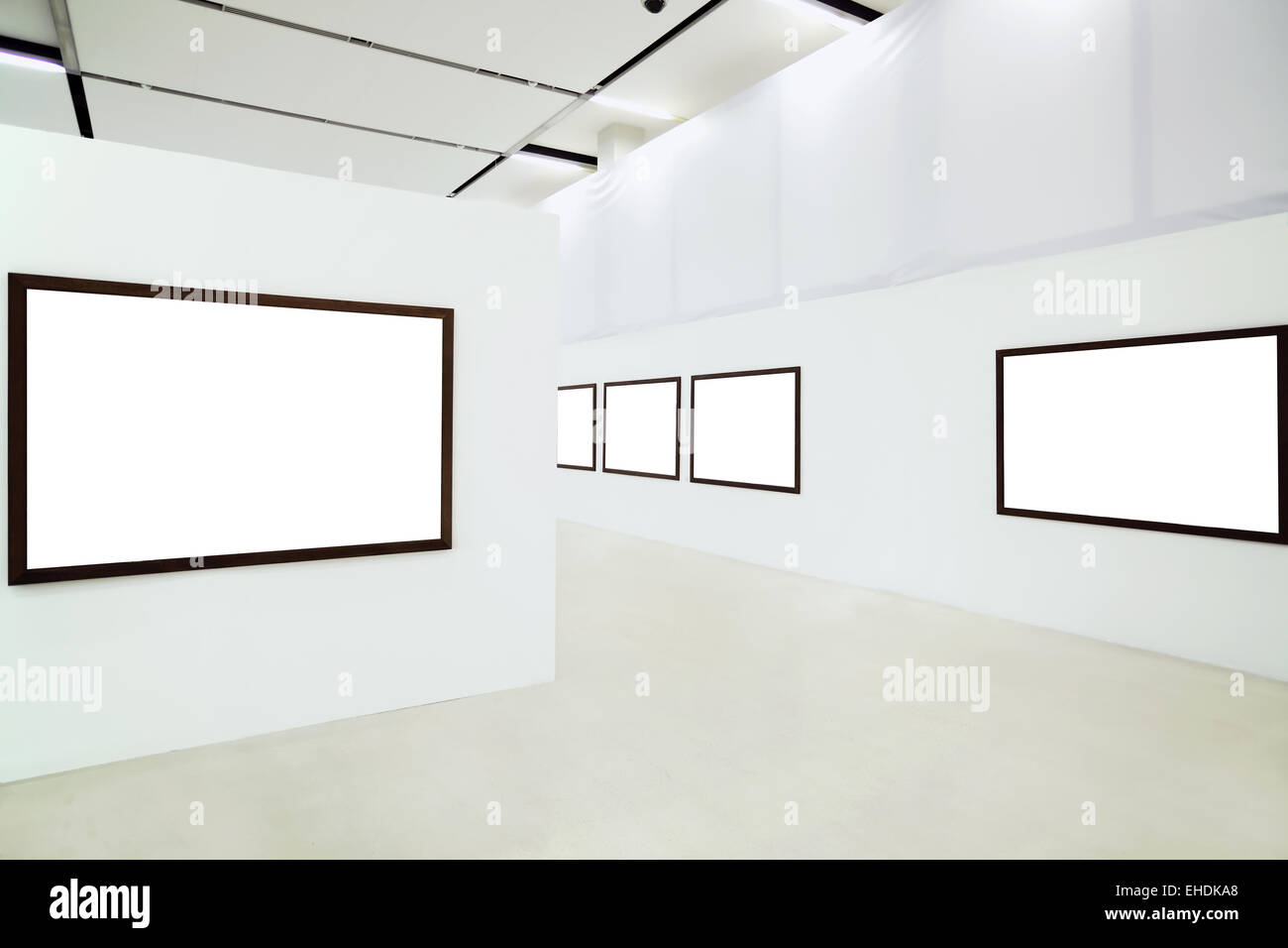 Empty museum display hi-res stock photography and images - Alamy