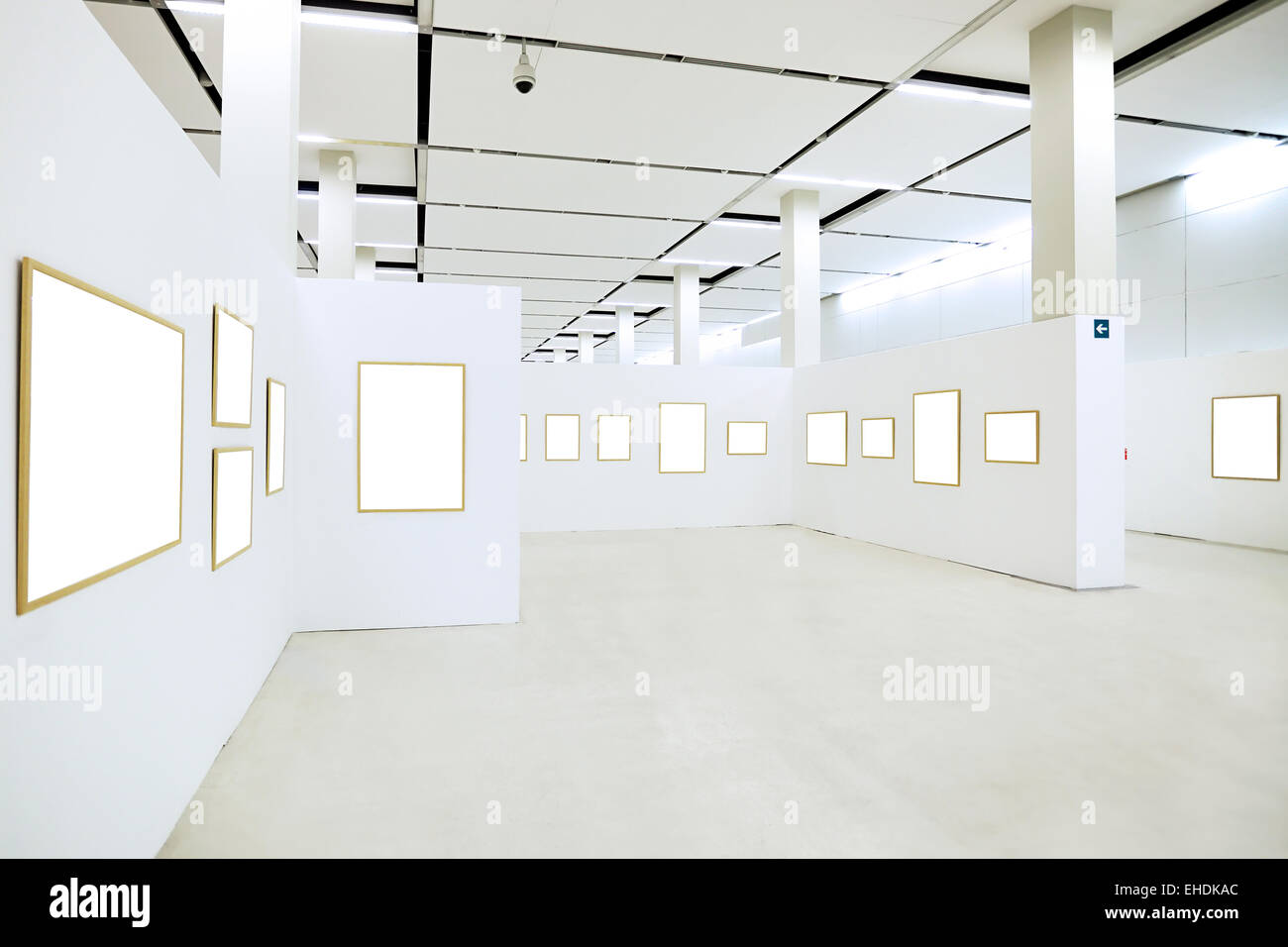 Many empty frames in free museum Stock Photo - Alamy