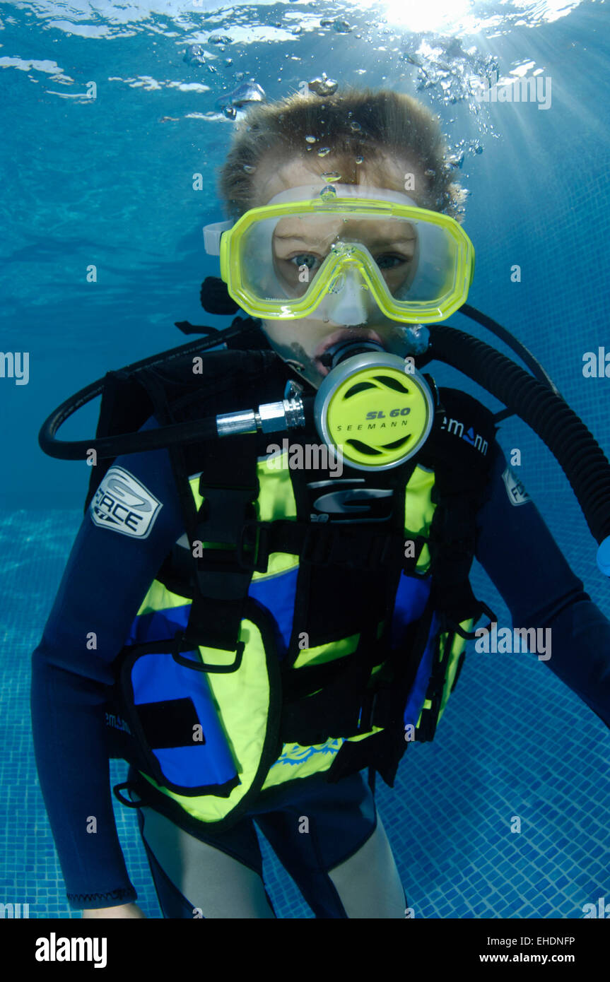 Learning scuba diving hi-res stock photography and images - Alamy