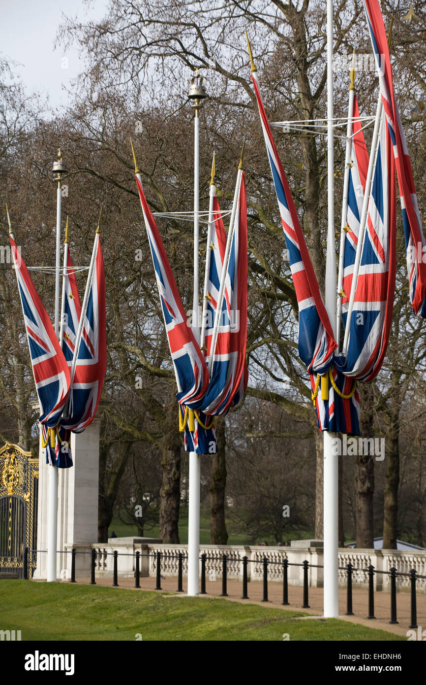 Canada gate london flags hi-res stock photography and images - Alamy