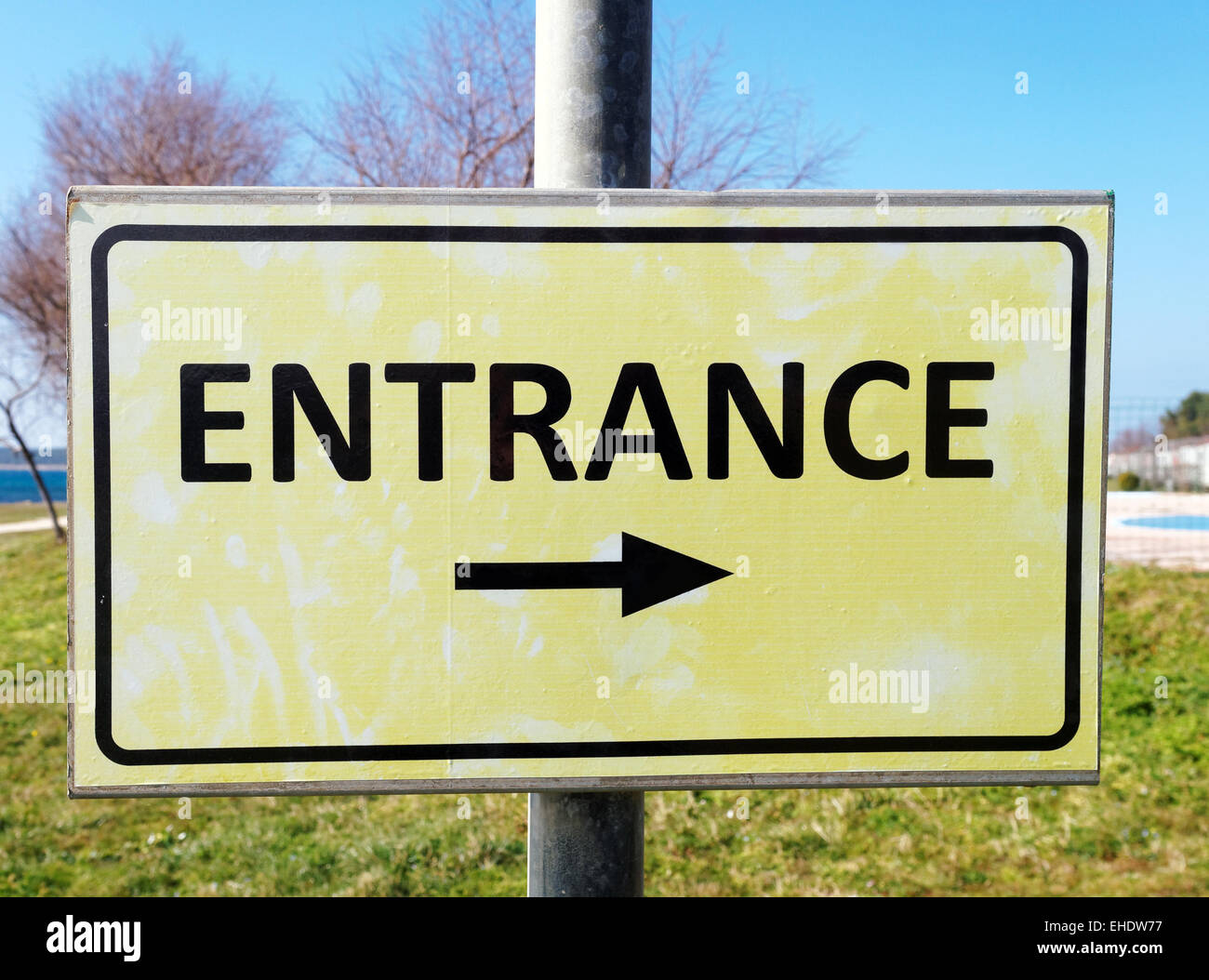 Entrance sign with arrow hi-res stock photography and images - Alamy
