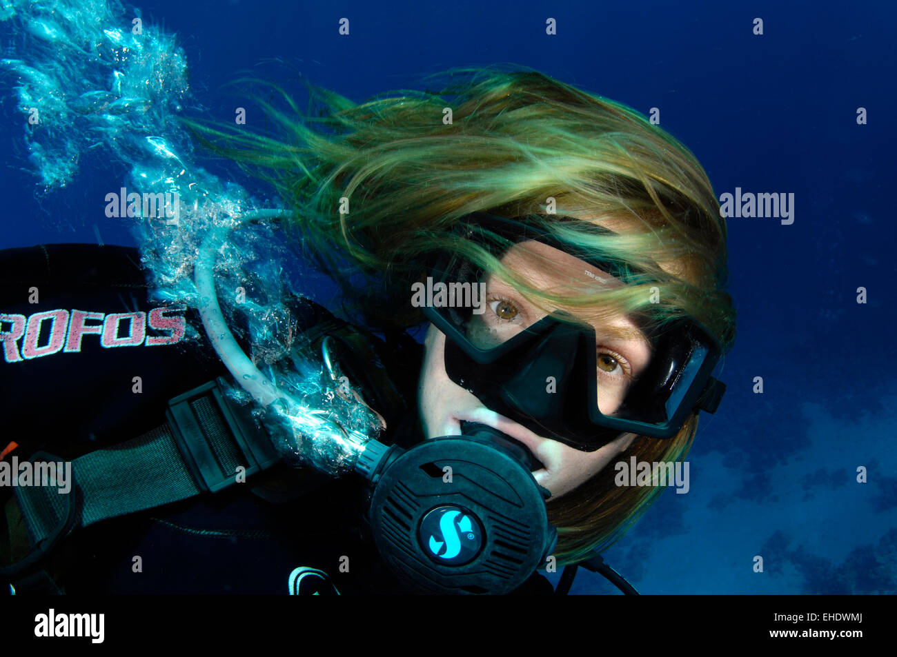 Female scuba diver Stock Photo - Alamy