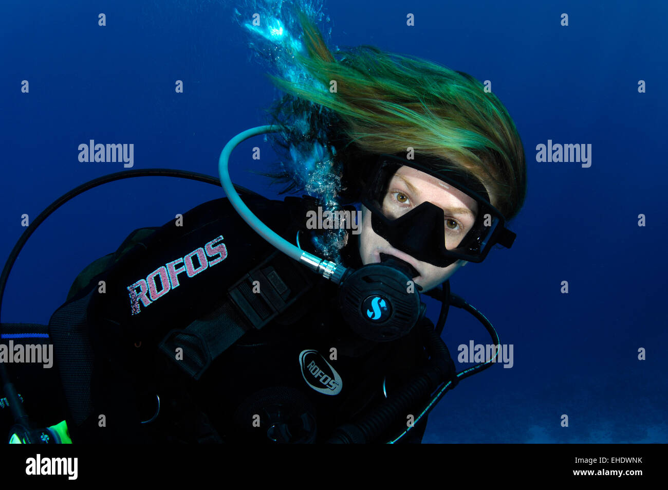 Female scuba diver Stock Photo - Alamy