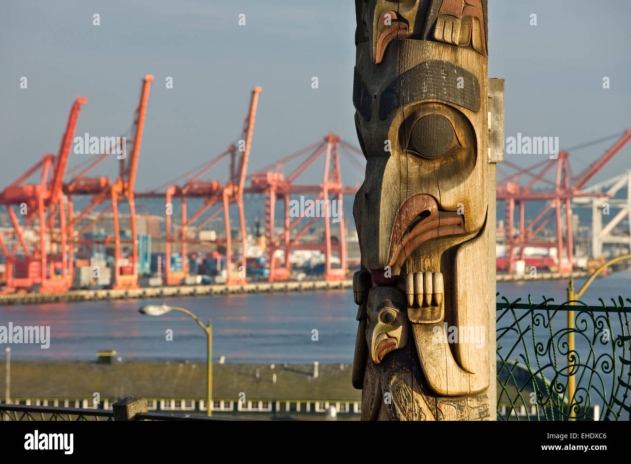CEDAR TOTEM POLE VICTOR STEINBRUECK PARK ELLOIT BAY DOWNTOWN SEATTLE ...