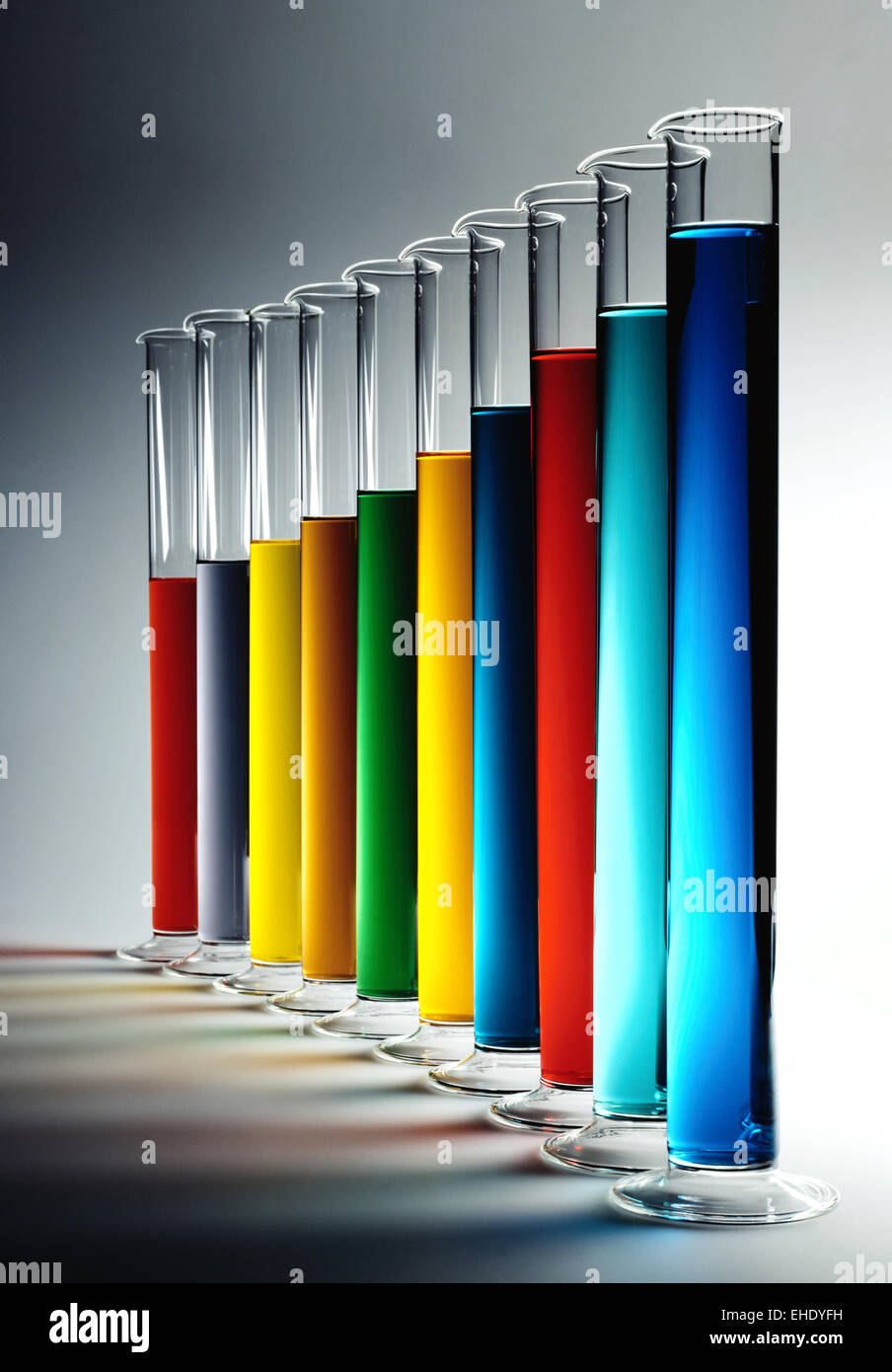 Pharmaceutical research chemicals hi-res stock photography and images ...