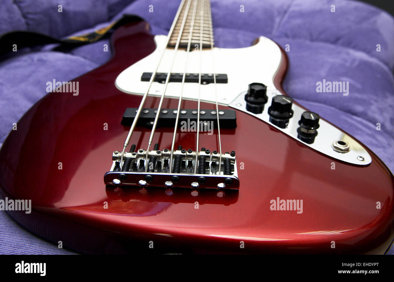 Red electric quitar Stock Photo - Alamy