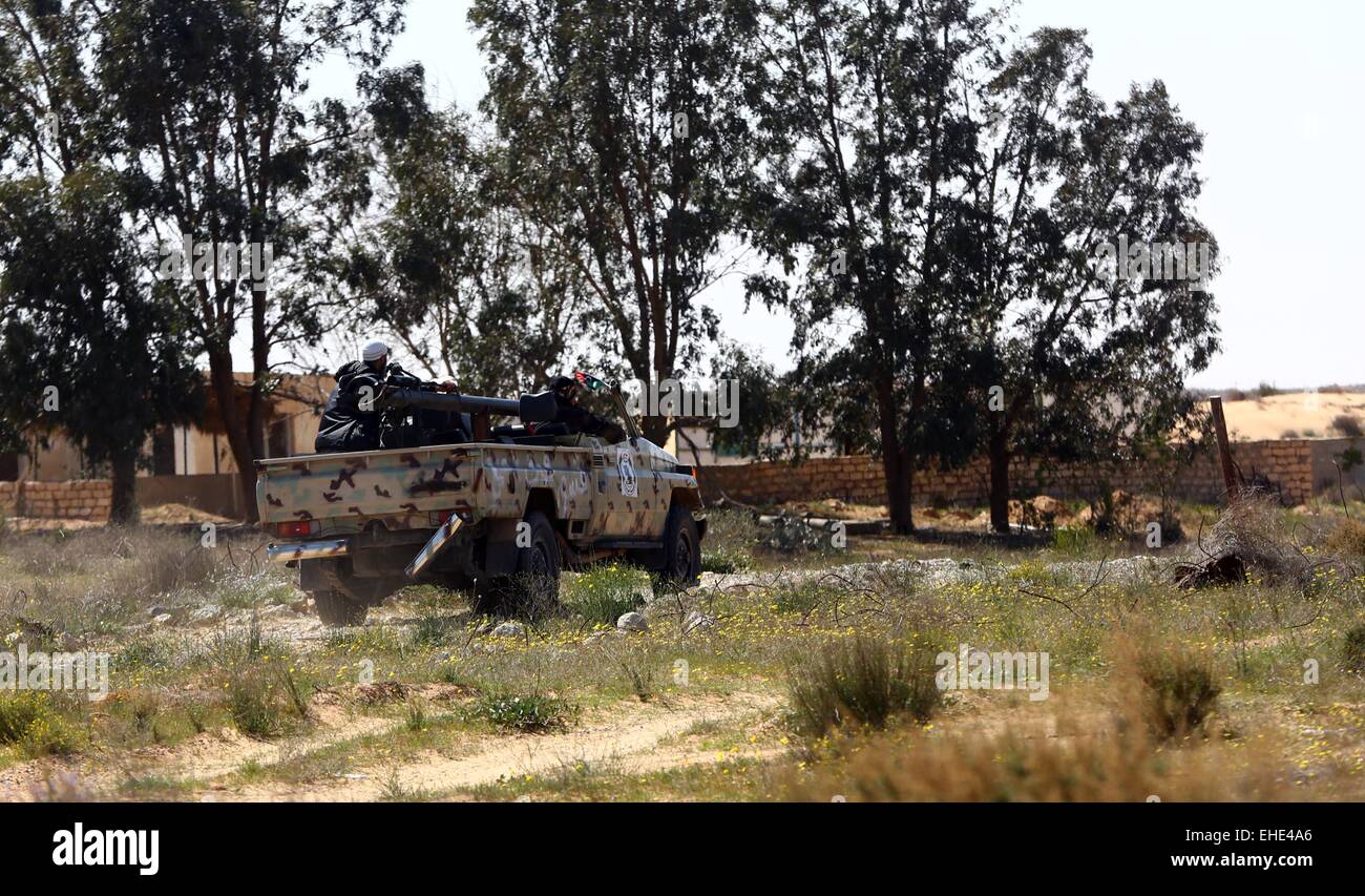 (150312) -- TRIPOLI, March 12 (Xinhua) -- A Libya Dawn fighter sits on ...