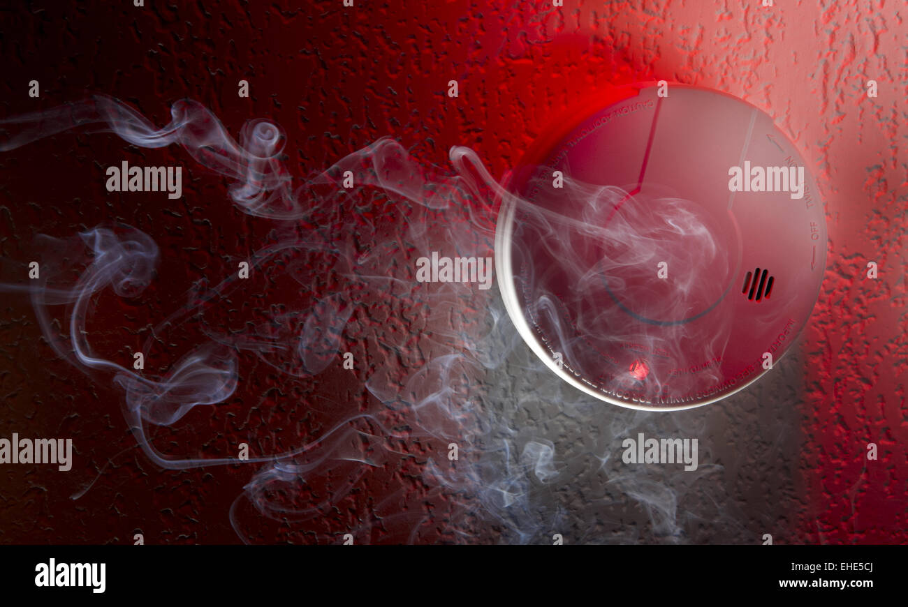 Home smoke detector hi-res stock photography and images - Alamy