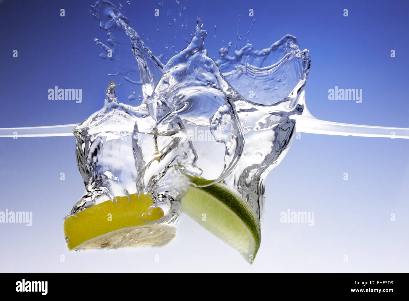 Lemon lime splash hi-res stock photography and images - Alamy