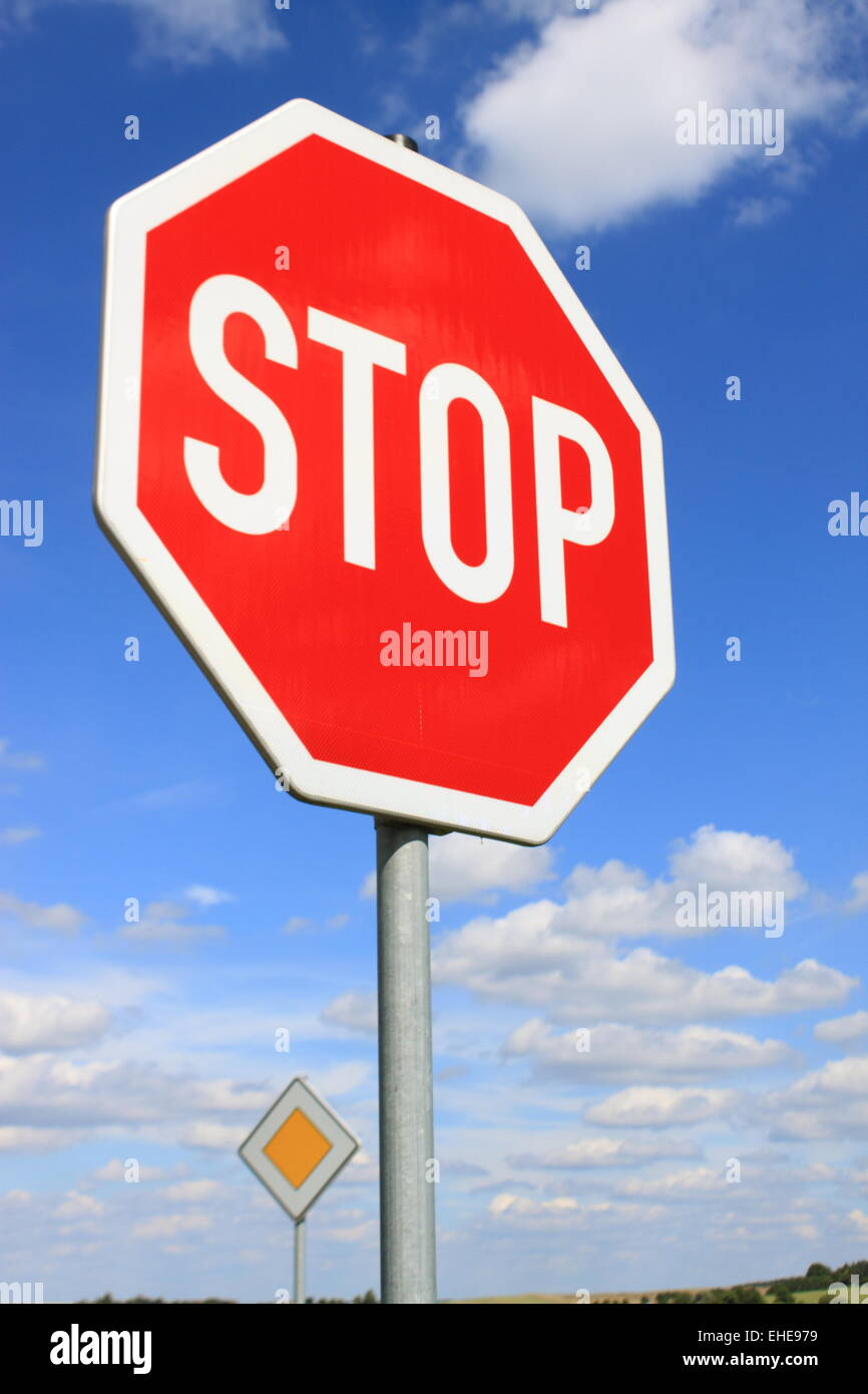 Stop schild hi-res stock photography and images - Alamy